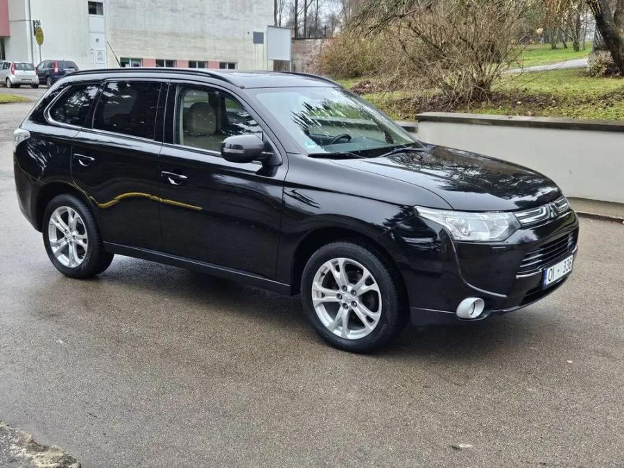 Melns Mitsubishi Outlander 2014 Jēkabpils, ar dzinēja tilpumu 2.20 L un nobraukumu 197 tūkst. km par 9290 €, foto 5 vietnē AUTOMOTO.COM.LV