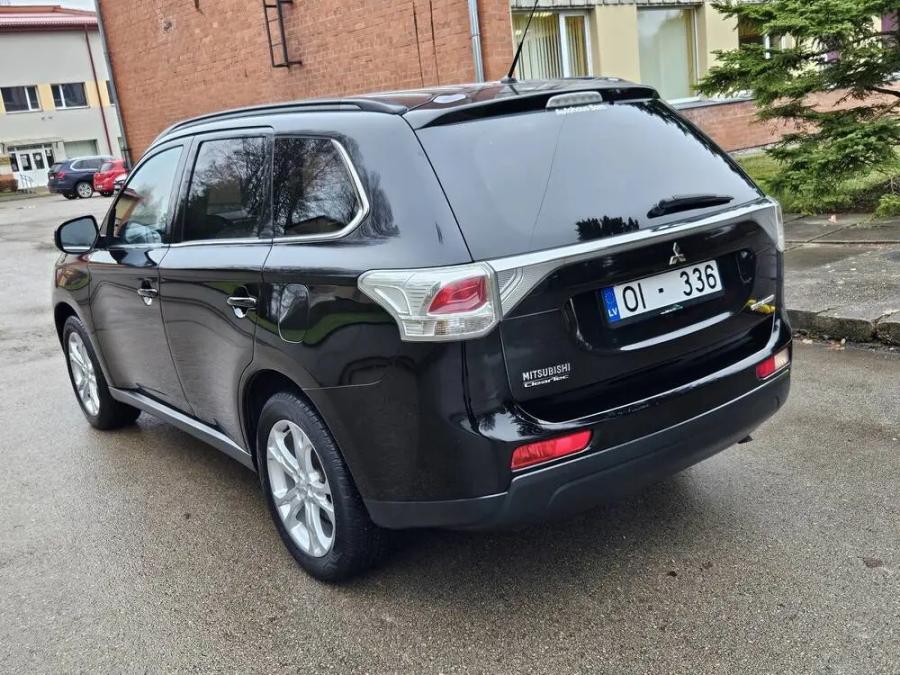Melns Mitsubishi Outlander 2014 Jēkabpils, ar dzinēja tilpumu 2.20 L un nobraukumu 197 tūkst. km par 9290 €, foto 9 vietnē AUTOMOTO.COM.LV