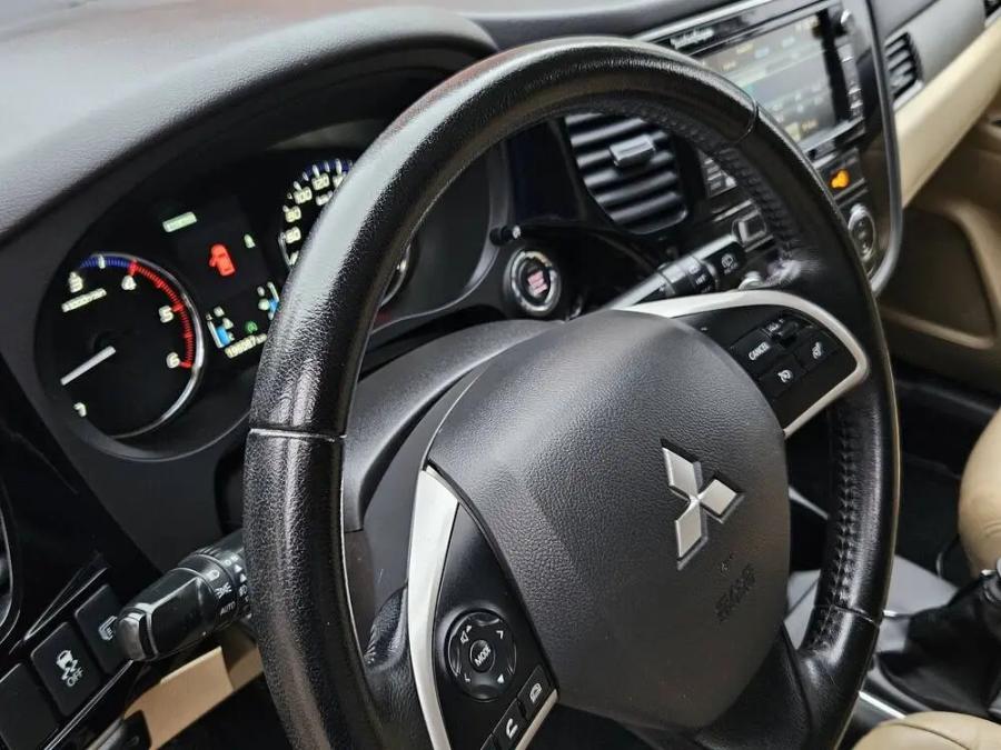 Melns Mitsubishi Outlander 2014 Jēkabpils, ar dzinēja tilpumu 2.20 L un nobraukumu 197 tūkst. km par 9290 €, foto 14 vietnē AUTOMOTO.COM.LV