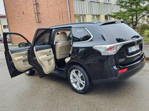 Melns Mitsubishi Outlander 2014 Jēkabpils, ar dzinēja tilpumu 2.20 L un nobraukumu 197 tūkst. km par 9290 €, foto 18 vietnē AUTOMOTO.COM.LV
