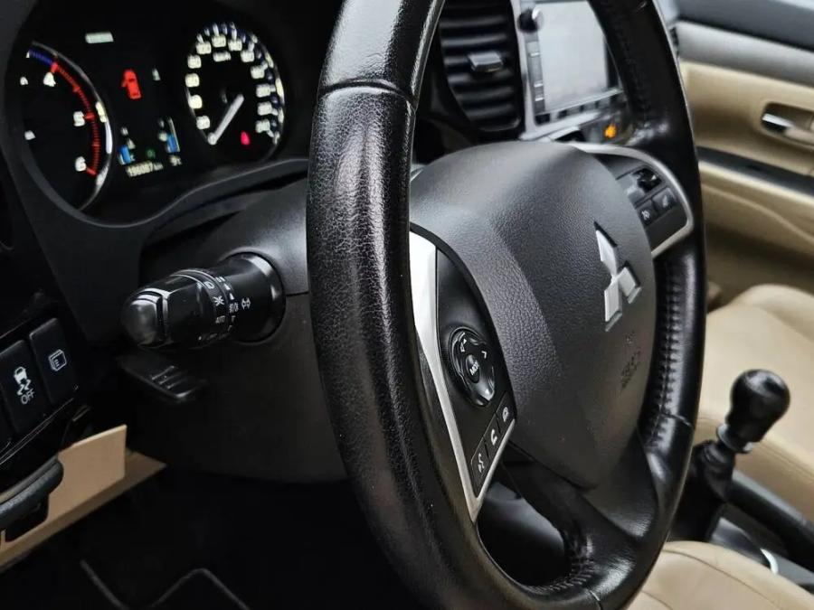 Melns Mitsubishi Outlander 2014 Jēkabpils, ar dzinēja tilpumu 2.20 L un nobraukumu 197 tūkst. km par 9290 €, foto 23 vietnē AUTOMOTO.COM.LV