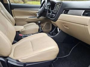 Melns Mitsubishi Outlander 2014 Jēkabpils, ar dzinēja tilpumu 2.20 L un nobraukumu 197 tūkst. km par 9290 €, foto 25 vietnē AUTOMOTO.COM.LV