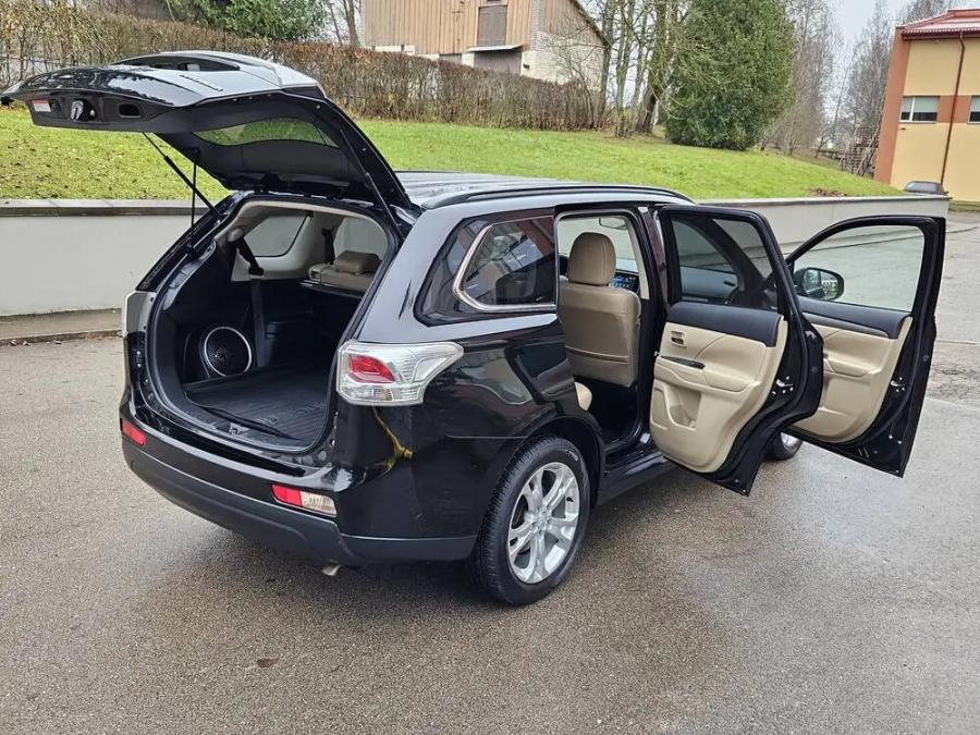 Melns Mitsubishi Outlander 2014 Jēkabpils, ar dzinēja tilpumu 2.20 L un nobraukumu 197 tūkst. km par 9290 €, foto 26 vietnē AUTOMOTO.COM.LV