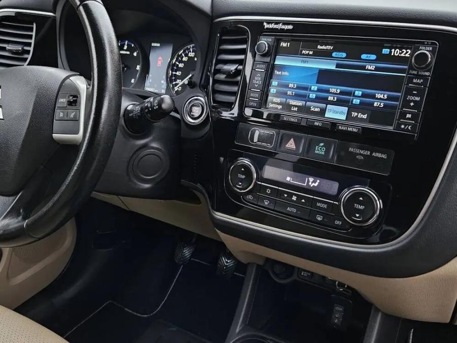 Melns Mitsubishi Outlander 2014 Jēkabpils, ar dzinēja tilpumu 2.20 L un nobraukumu 197 tūkst. km par 9290 €, foto 27 vietnē AUTOMOTO.COM.LV