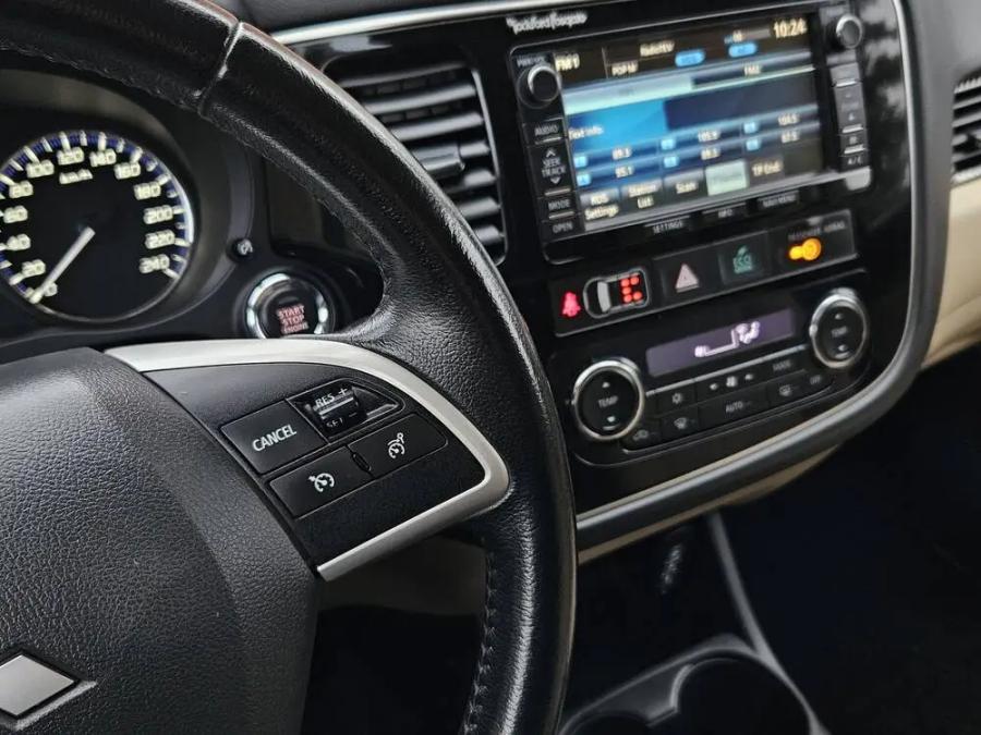 Melns Mitsubishi Outlander 2014 Jēkabpils, ar dzinēja tilpumu 2.20 L un nobraukumu 197 tūkst. km par 9290 €, foto 29 vietnē AUTOMOTO.COM.LV