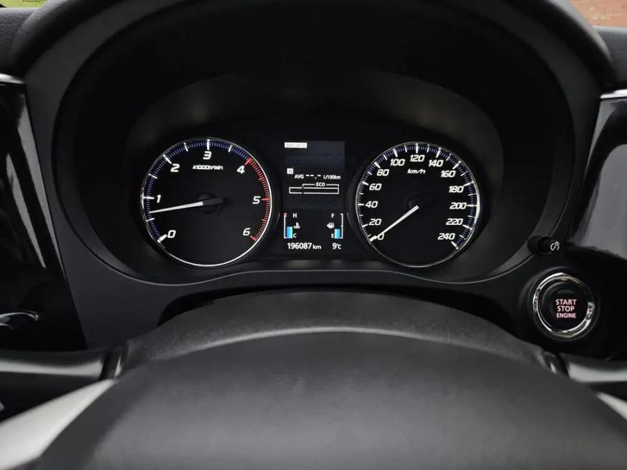Melns Mitsubishi Outlander 2014 Jēkabpils, ar dzinēja tilpumu 2.20 L un nobraukumu 197 tūkst. km par 9290 €, foto 32 vietnē AUTOMOTO.COM.LV