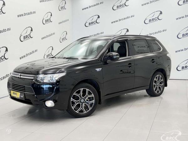 Black Mitsubishi Outlander 2014 in Vilnius, with an engine capacity of 2.00 L and mileage of 205 thousand km for 8800 €, photo 1 on AUTOMOTO.COM.LV