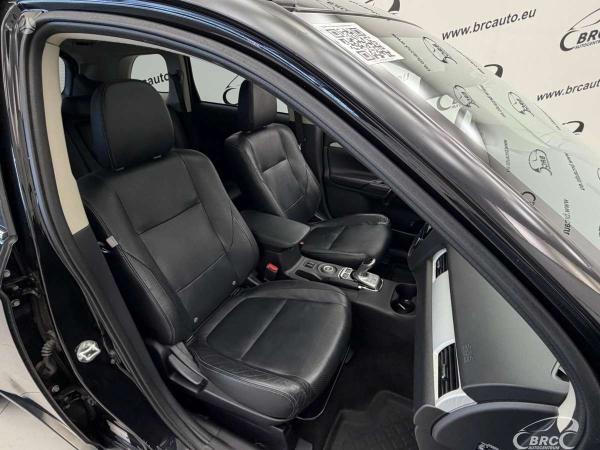 Black Mitsubishi Outlander 2014 in Vilnius, with an engine capacity of 2.00 L and mileage of 205 thousand km for 8800 €, photo 8 on AUTOMOTO.COM.LV
