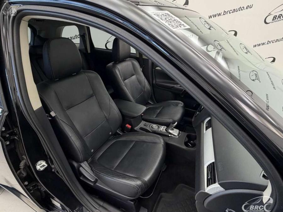 Black Mitsubishi Outlander 2014 in Vilnius, with an engine capacity of 2.00 L and mileage of 205 thousand km for 8800 €, photo 9 on AUTOMOTO.COM.LV
