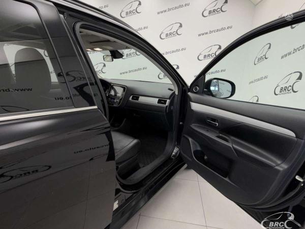 Black Mitsubishi Outlander 2014 in Vilnius, with an engine capacity of 2.00 L and mileage of 205 thousand km for 8800 €, photo 9 on AUTOMOTO.COM.LV