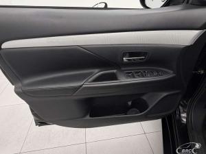 Black Mitsubishi Outlander 2014 in Vilnius, with an engine capacity of 2.00 L and mileage of 205 thousand km for 8800 €, photo 21 on AUTOMOTO.COM.LV