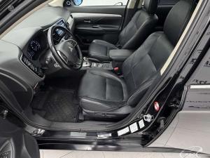 Black Mitsubishi Outlander 2014 in Vilnius, with an engine capacity of 2.00 L and mileage of 205 thousand km for 8800 €, photo 22 on AUTOMOTO.COM.LV