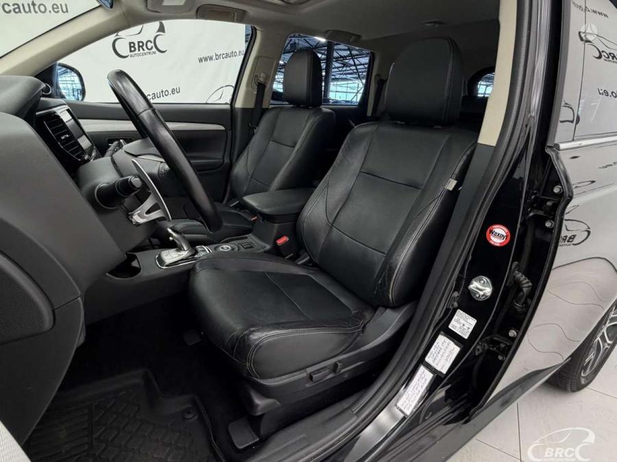 Black Mitsubishi Outlander 2014 in Vilnius, with an engine capacity of 2.00 L and mileage of 205 thousand km for 8800 €, photo 24 on AUTOMOTO.COM.LV