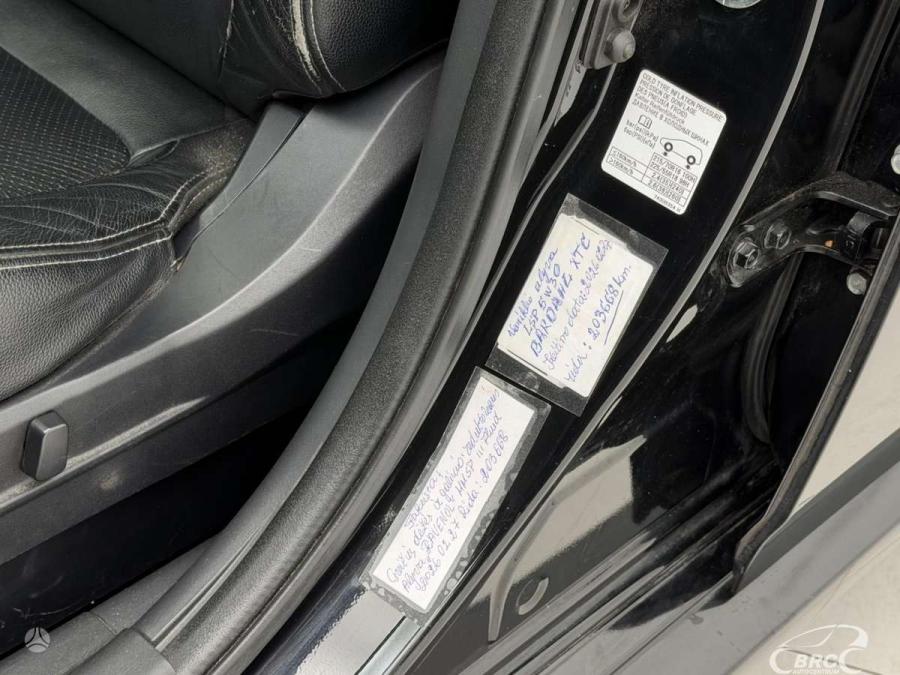 Black Mitsubishi Outlander 2014 in Vilnius, with an engine capacity of 2.00 L and mileage of 205 thousand km for 8800 €, photo 25 on AUTOMOTO.COM.LV