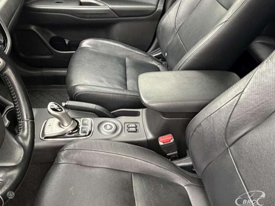 Black Mitsubishi Outlander 2014 in Vilnius, with an engine capacity of 2.00 L and mileage of 205 thousand km for 8800 €, photo 26 on AUTOMOTO.COM.LV