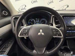 Black Mitsubishi Outlander 2014 in Vilnius, with an engine capacity of 2.00 L and mileage of 205 thousand km for 8800 €, photo 31 on AUTOMOTO.COM.LV
