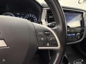 Black Mitsubishi Outlander 2014 in Vilnius, with an engine capacity of 2.00 L and mileage of 205 thousand km for 8800 €, photo 32 on AUTOMOTO.COM.LV