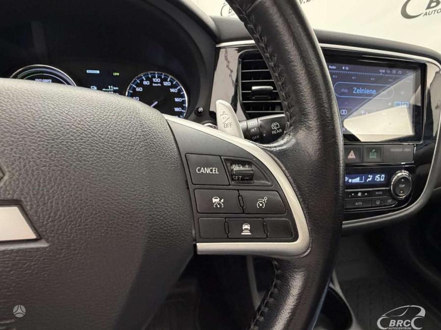 Black Mitsubishi Outlander 2014 in Vilnius, with an engine capacity of 2.00 L and mileage of 205 thousand km for 8800 €, photo 32 on AUTOMOTO.COM.LV