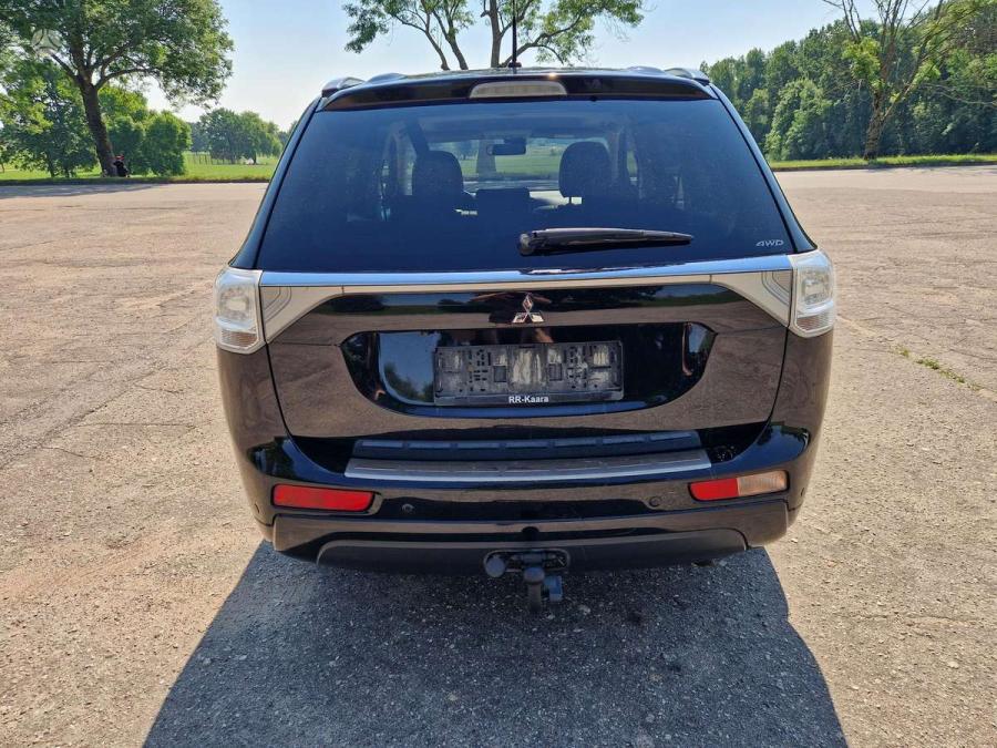 Black Mitsubishi Outlander 2014 in Kaunas, with an engine capacity of 2.00 L and mileage of 312 thousand km for 7450 €, photo 7 on AUTOMOTO.COM.LV