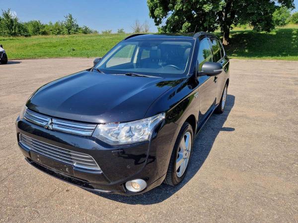 Черный Мицубиси Аутлендер 2014 в Каунас, объемом двигателя 2.00 л и пробегом 312 тыс. км за 7450 €, фото 9 на AUTOMOTO.COM.LV