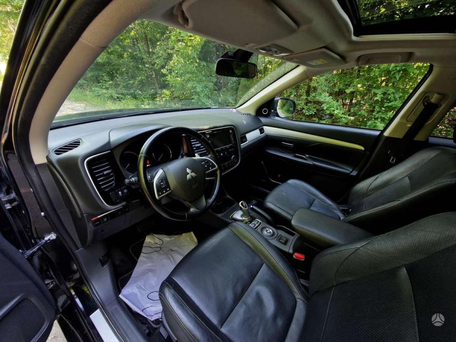 Black Mitsubishi Outlander 2014 in Kaunas, with an engine capacity of 2.00 L and mileage of 312 thousand km for 7450 €, photo 12 on AUTOMOTO.COM.LV