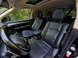 Black Mitsubishi Outlander 2014 in Kaunas, with an engine capacity of 2.00 L and mileage of 312 thousand km for 7450 €, photo 13 on AUTOMOTO.COM.LV