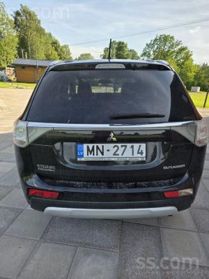 Melns Mitsubishi Outlander 2014 Talsi, ar dzinēja tilpumu 2.20 L un nobraukumu 252 tūkst. km par 4000 €, foto 4 vietnē AUTOMOTO.COM.LV