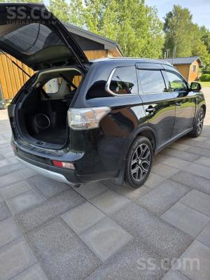 Melns Mitsubishi Outlander 2014 Talsi, ar dzinēja tilpumu 2.20 L un nobraukumu 252 tūkst. km par 4000 €, foto 5 vietnē AUTOMOTO.COM.LV
