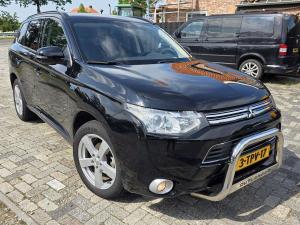Black Mitsubishi Outlander 2014 in Vilnius, with an engine capacity of 2.00 L and mileage of 210 thousand km for 9500 €, photo  on AUTOMOTO.COM.LV