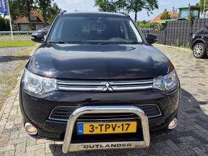 Black Mitsubishi Outlander 2014 in Vilnius, with an engine capacity of 2.00 L and mileage of 210 thousand km for 9500 €, photo 3 on AUTOMOTO.COM.LV
