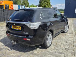 Black Mitsubishi Outlander 2014 in Vilnius, with an engine capacity of 2.00 L and mileage of 210 thousand km for 9500 €, photo 8 on AUTOMOTO.COM.LV
