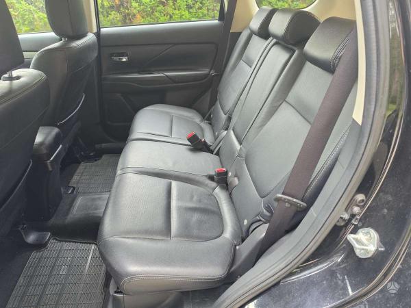 Melns Mitsubishi Outlander 2014 Viļņa, ar dzinēja tilpumu 2.00 L un nobraukumu 235 tūkst. km par 7600 €, foto 7 vietnē AUTOMOTO.COM.LV