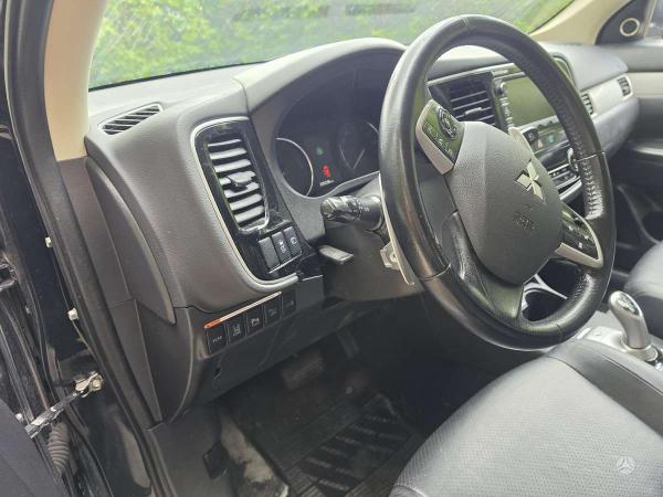 Melns Mitsubishi Outlander 2014 Viļņa, ar dzinēja tilpumu 2.00 L un nobraukumu 235 tūkst. km par 7600 €, foto 10 vietnē AUTOMOTO.COM.LV