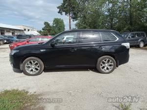 Melns Mitsubishi Outlander 2014 Tallina, ar dzinēja tilpumu 2.00 L un nobraukumu 187 tūkst. km par 9900 €, foto 3 vietnē AUTOMOTO.COM.LV