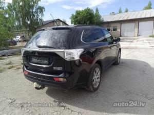 Melns Mitsubishi Outlander 2014 Tallina, ar dzinēja tilpumu 2.00 L un nobraukumu 187 tūkst. km par 9900 €, foto 5 vietnē AUTOMOTO.COM.LV