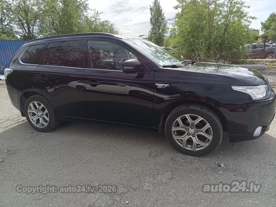 Melns Mitsubishi Outlander 2014 Tallina, ar dzinēja tilpumu 2.00 L un nobraukumu 187 tūkst. km par 9900 €, foto 6 vietnē AUTOMOTO.COM.LV