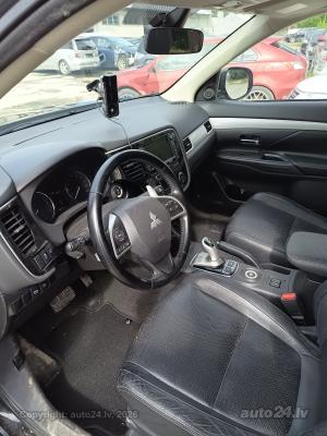 Melns Mitsubishi Outlander 2014 Tallina, ar dzinēja tilpumu 2.00 L un nobraukumu 187 tūkst. km par 9900 €, foto 9 vietnē AUTOMOTO.COM.LV