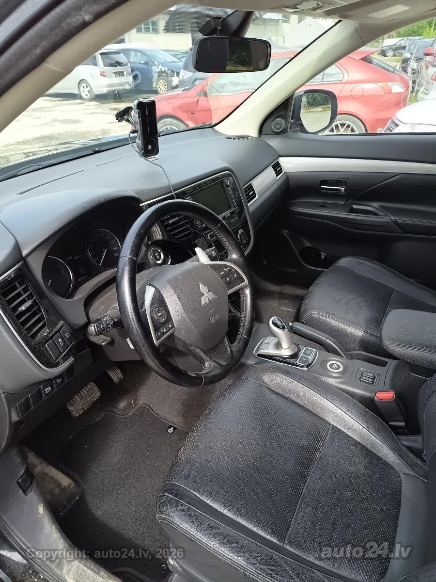 Melns Mitsubishi Outlander 2014 Tallina, ar dzinēja tilpumu 2.00 L un nobraukumu 187 tūkst. km par 9900 €, foto 9 vietnē AUTOMOTO.COM.LV