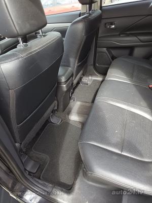 Melns Mitsubishi Outlander 2014 Tallina, ar dzinēja tilpumu 2.00 L un nobraukumu 187 tūkst. km par 9900 €, foto 10 vietnē AUTOMOTO.COM.LV