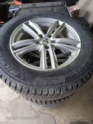 Melns Mitsubishi Outlander 2014 Tallina, ar dzinēja tilpumu 2.00 L un nobraukumu 187 tūkst. km par 9900 €, foto 12 vietnē AUTOMOTO.COM.LV