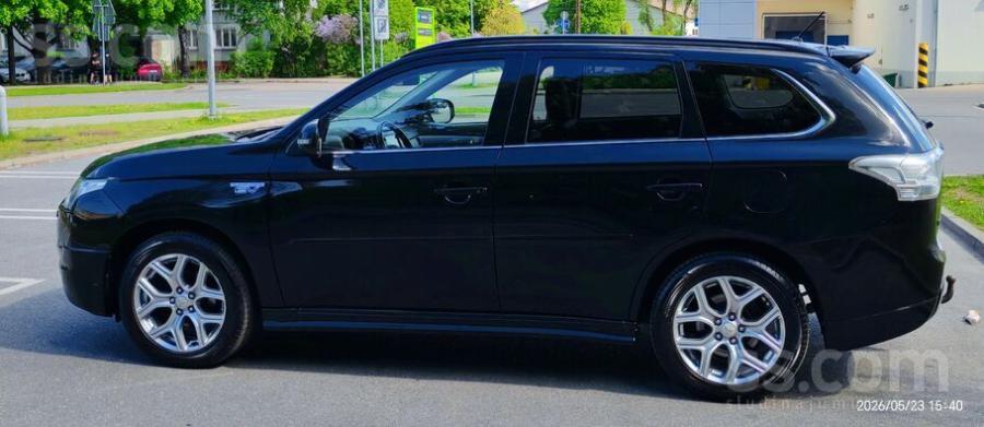 Melns Mitsubishi Outlander 2014 Rīga, ar dzinēja tilpumu 2.00 L un nobraukumu 258 tūkst. km par 8800 €, foto 3 vietnē AUTOMOTO.COM.LV