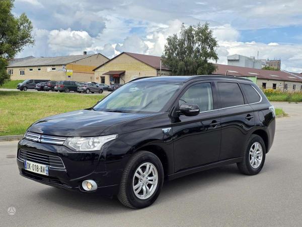 Melns Mitsubishi Outlander 2014 Tauragė, ar dzinēja tilpumu 2.00 L un nobraukumu 330 tūkst. km par 6700 €, foto 1 vietnē AUTOMOTO.COM.LV