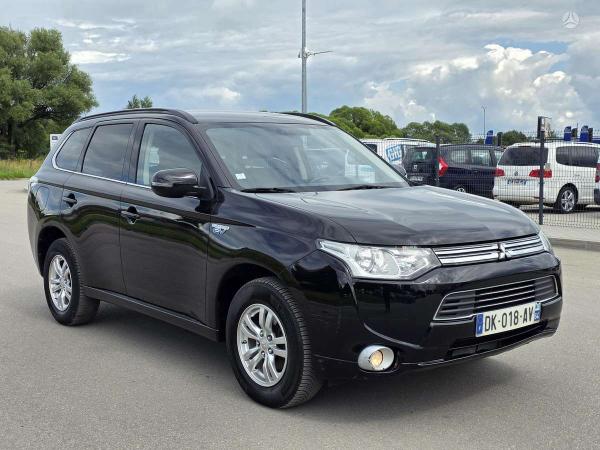 Melns Mitsubishi Outlander 2014 Tauragė, ar dzinēja tilpumu 2.00 L un nobraukumu 330 tūkst. km par 6700 €, foto 2 vietnē AUTOMOTO.COM.LV