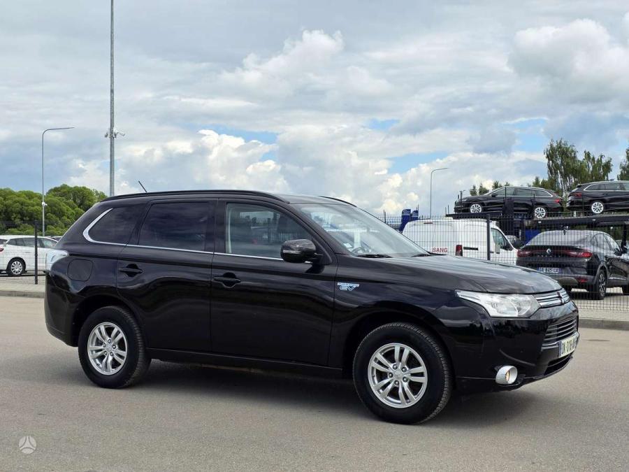 Melns Mitsubishi Outlander 2014 Tauragė, ar dzinēja tilpumu 2.00 L un nobraukumu 330 tūkst. km par 6700 €, foto 4 vietnē AUTOMOTO.COM.LV
