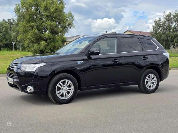 Melns Mitsubishi Outlander 2014 Tauragė, ar dzinēja tilpumu 2.00 L un nobraukumu 330 tūkst. km par 6700 €, foto 4 vietnē AUTOMOTO.COM.LV