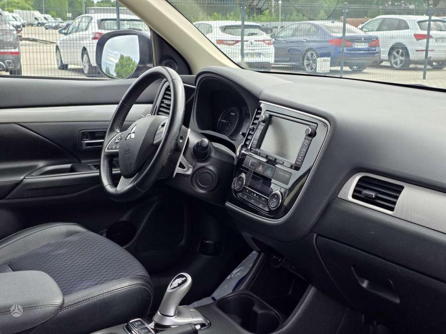 Melns Mitsubishi Outlander 2014 Tauragė, ar dzinēja tilpumu 2.00 L un nobraukumu 330 tūkst. km par 6700 €, foto 10 vietnē AUTOMOTO.COM.LV