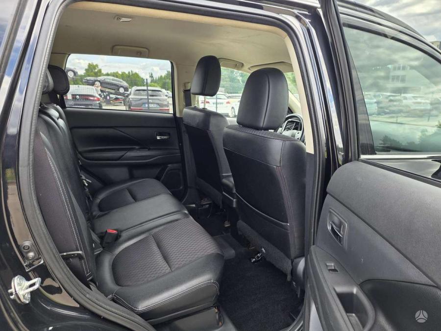 Melns Mitsubishi Outlander 2014 Tauragė, ar dzinēja tilpumu 2.00 L un nobraukumu 330 tūkst. km par 6700 €, foto 17 vietnē AUTOMOTO.COM.LV