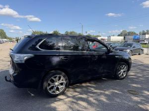 Black Mitsubishi Outlander 2014 in Marijampole, with an engine capacity of 2.00 L and mileage of 245 thousand km for 4350 €, photo 4 on AUTOMOTO.COM.LV