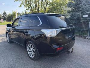 Black Mitsubishi Outlander 2014 in Marijampole, with an engine capacity of 2.00 L and mileage of 245 thousand km for 4350 €, photo 6 on AUTOMOTO.COM.LV