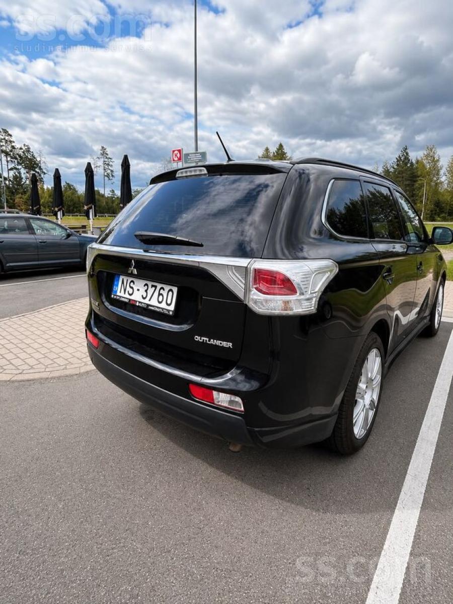 Melns Mitsubishi Outlander 2014 Rīga, ar dzinēja tilpumu 2.00 L un nobraukumu 152 tūkst. km par 9200 €, foto 3 vietnē AUTOMOTO.COM.LV